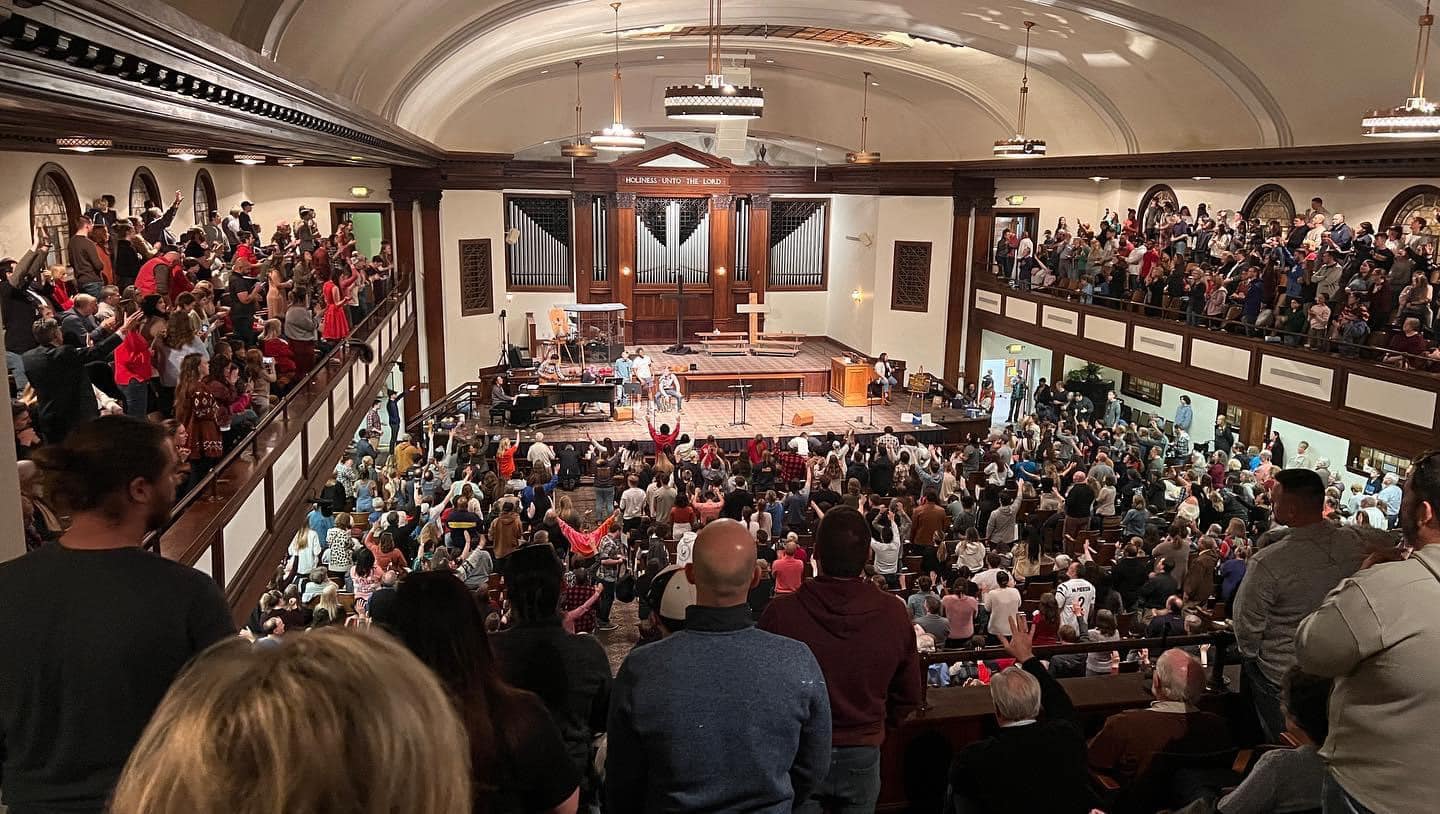 THE ASBURY AWAKENING: IS GOD STILL MOVING? - TruthInk Publications